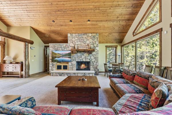 Spacious Mountain Chalet - Hot Tub & Secluded! - Breckenridge, CO