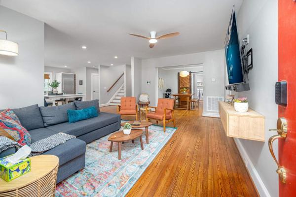 Stylish Durham Retreat - Walkable Sleeps 6 - Durham, NC