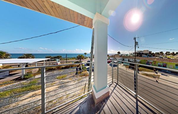 Couple's Getaway, 2nd Floor Ocean View Suite W/ Beautiful Sunrises, Patio, Ac - Flagler Beach, FL