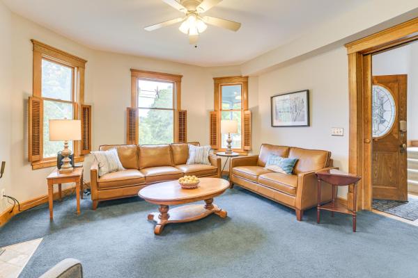 Steps To Dtwn And River! Boyne City Family Retreat - Boyne City, MI