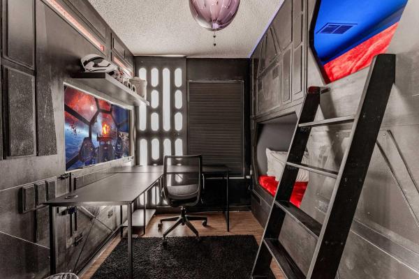 Magic Getaway At Emerald Island - Toy Story Land, Lake Buena Vista