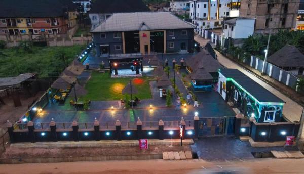 J3's Apartment & Lounge - Benin City