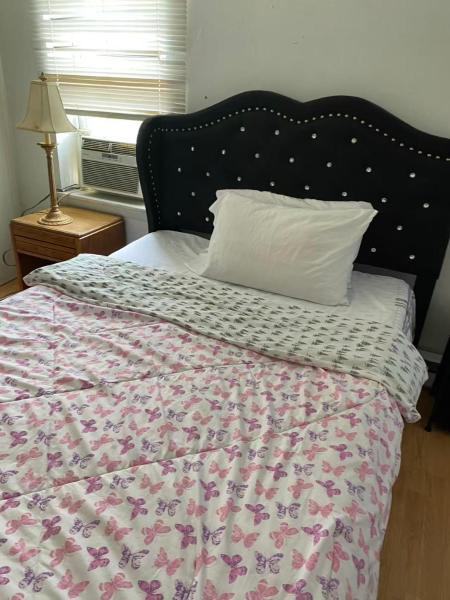 2131 Bedroom With Private Bathroom - Chestnut Hill, PA