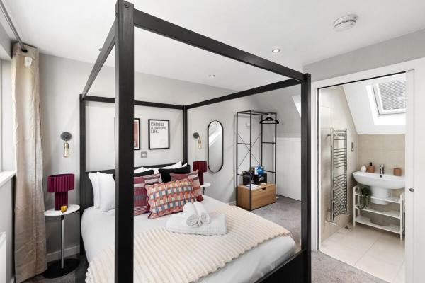 Vibrant Sidy Boy Artistic Flair Cottage In Nw11 - Edgware