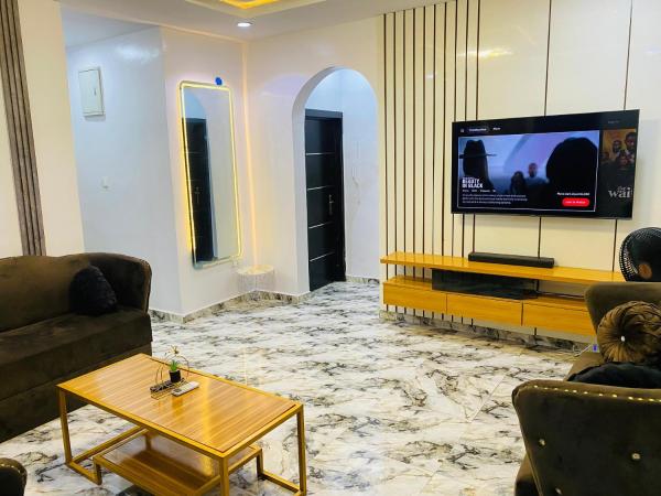 Admirable 2-bed-apt With Pool, 24hrs Power & Unlimited Internet - Nigeria