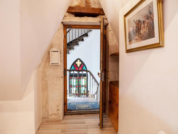 Appartement Chaleureux Et Moderne Sous Les Toits Du Château 8pers - Chassieu