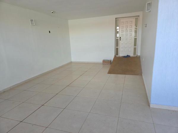 Casa Com Três Suítes - Uberlândia