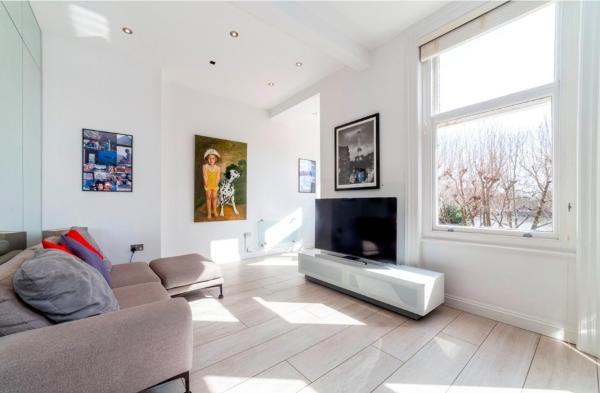Elegant 2-bedroom Flat Near London Bridge - Perfect Location With Easy City Access - London
