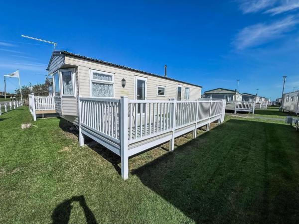 Great 8 Berth Caravan With Decking Area, Near To Caister Beach Ref 65054eb - Great Yarmouth
