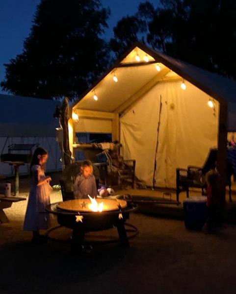 Fun Glamping Vacation In Marion, Texas: Comfortable Safari Tent On The Beautiful Cibolo Creek - Marion, TX