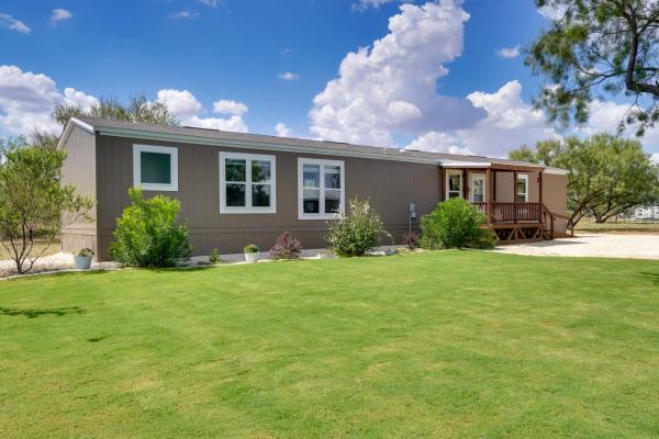 Peaceful Countryside Home With Yard In Hawley - Abilene, TX