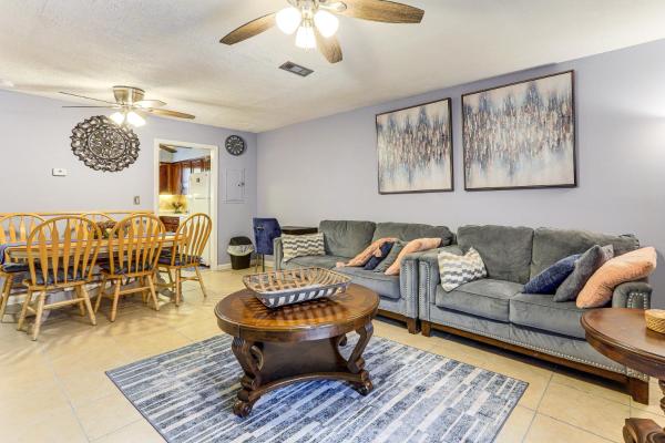 Easy Atl Access Suburban Home Base With Patio - Stone Mountain, GA