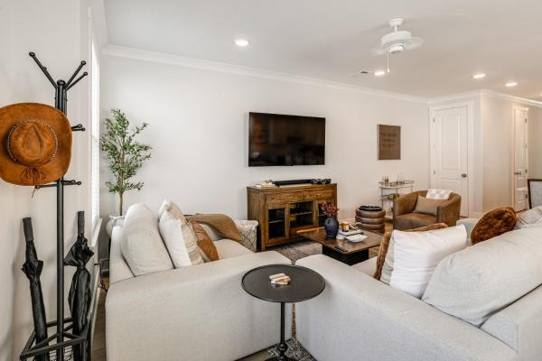 3 Mi To Ole Miss, New Build Inviting Townhome! - 牛津