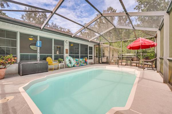 Dog-friendly Home, Lake Henderson Across Street! - Inverness, FL
