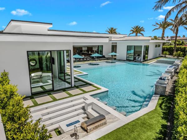 The Bravo Villas By Avantstay - Indio, CA