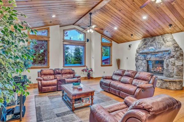 Tahoe Island Retreat Hot Tub & Game Room - South Lake Tahoe, CA