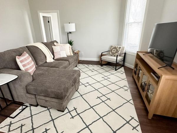 Modern 4 Bdrm Renovated Spacious Near U Of E And Downtown - Evansville