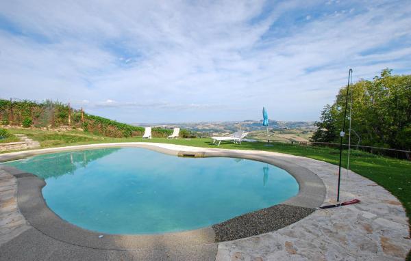 Gorgeous Home In Monterubbiano With Private Swimming Pool, Can Be Inside Or Outside - Moresco