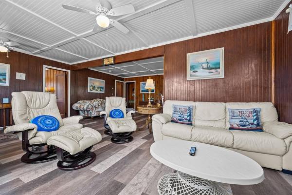 Coastal Haven Cottage- Beach, Shopping, Fun - Surf City, NC