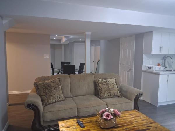 Beautiful&spacious 2 Bedroom Basement Family Suite - Bradford