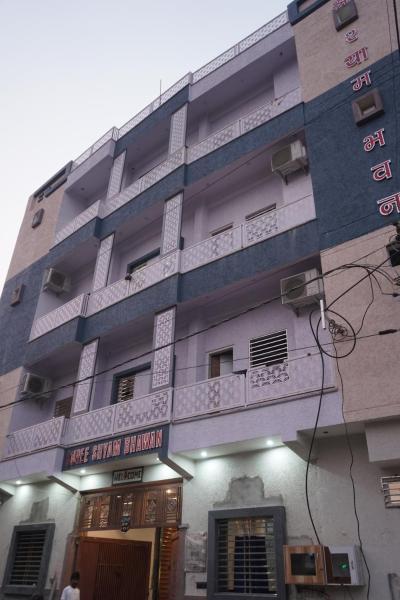 Lavish Pg - Lucknow