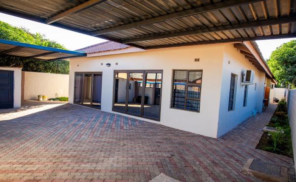 Grace Stays - Victoria Falls