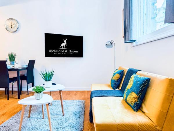 Elegant 1 Bed Flat, Sleeps 4, Free Parking, Pet Friendly, Pudsey, Leeds - Leeds