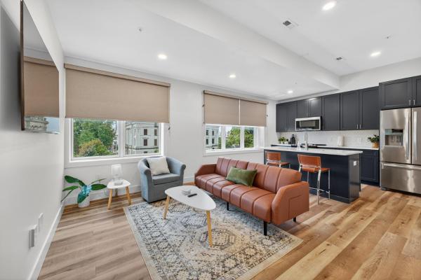 Stylish Downtown Unit With Historic Charm Apts - 布盧明頓