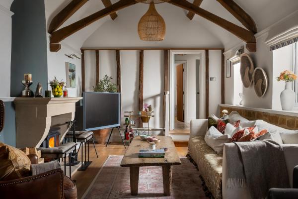 Luxury Cotswold Barn With Hot Tub In Village Near Bourton On The Water - Stow-on-the-Wold