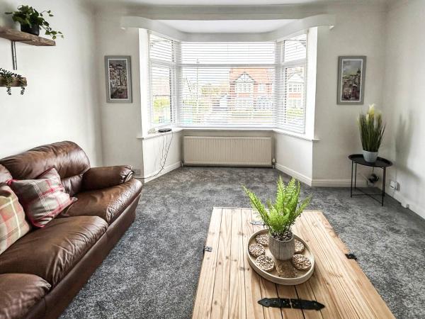 Light And Spacious Highcross Apartment - Blackpool
