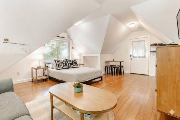 Light-filled Loft Near Lady Bird Lake - Austin, TX