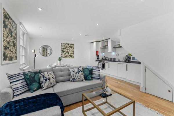 Stylish Roman Bath Apartments - Sleeps 12 - Bath