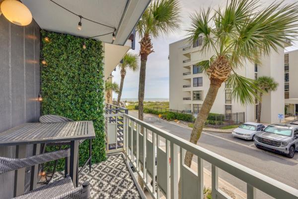 Steps To Sand Townhome With Balcony In Jax Beach! - Jacksonville Beach, FL