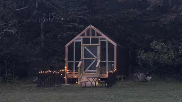 Luxury Cozy Glamping Cabin Retreat Natural Hide Out - Lake Lanier, GA