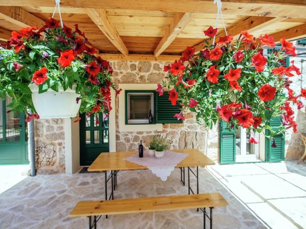 Holiday Home Zaton With Pool Near River Canyon - Obrovac