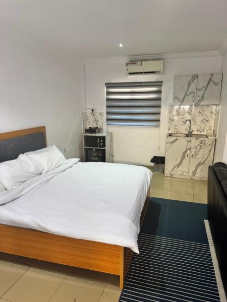 Ogunade Stores Apartment - Lagos, Nigeria