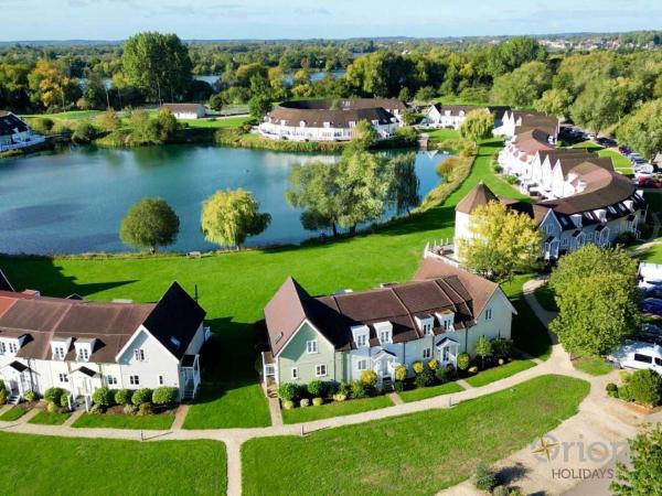 Isis Lakes 50, Natterjack Lodge - Bibury