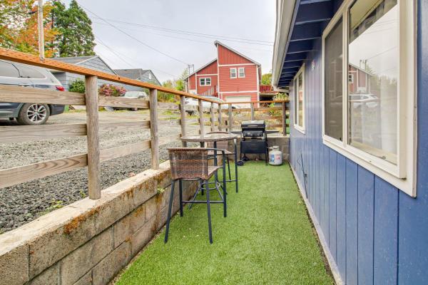 Walk To Mingus Park Quaint Escape With Private Yard - Coos Bay, OR
