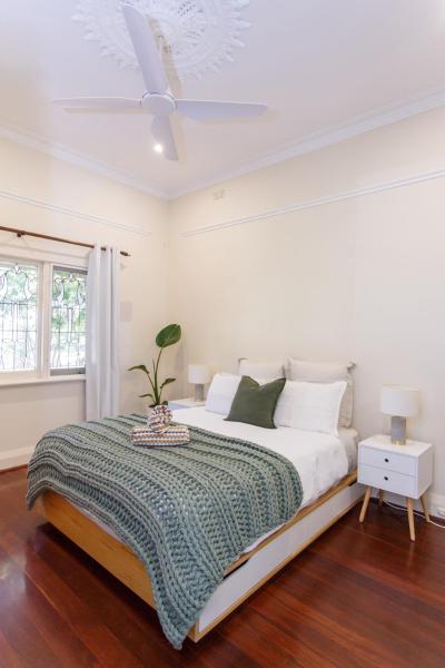 Floreat Family Home - With Kids Play Equipment - オーストラリア パース