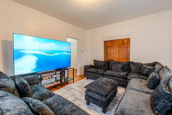Cozy 4bdr, Tufts, Train, Parking, 10 Min To Boston - Brookline, MA