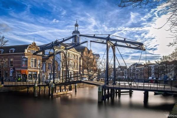 Historic Canal-side Apartment - Rotterdam