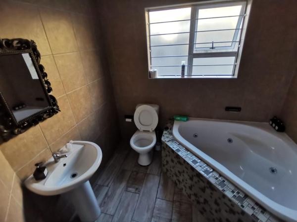 Cosy 3 Bedroom - Cape Town