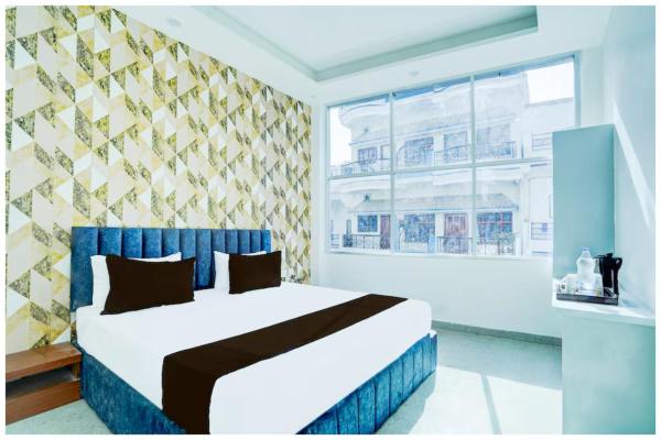 Hotel Siꓓꓓhi Vinayaka Inn Varanshi - Near Kashi Vishwanath Temple And Ganga Ghat With Fully Air Conditioned -Wi-fi #Restaurant #Parking - A Luxury Hotel In Varanasi - Varanasi