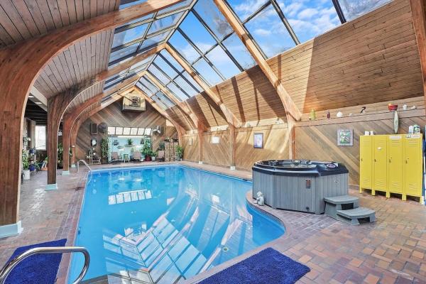 Starved Rock Pool House - Ottawa, IL
