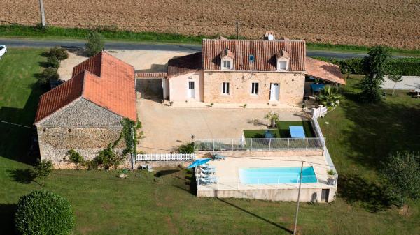 Maison De Vacances Avec Piscine - Dordogne