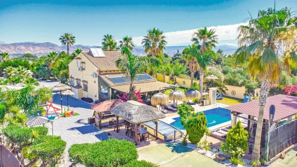 Cubo's Villa Las Palmeras Altas 17pax - Alhaurín el Grande