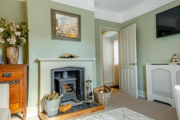 Hawthorn Cottage - Norton Green - Lymington