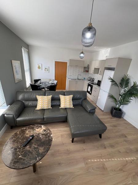 City Centre 2 X Bed Flat With Secure Parking - Hull