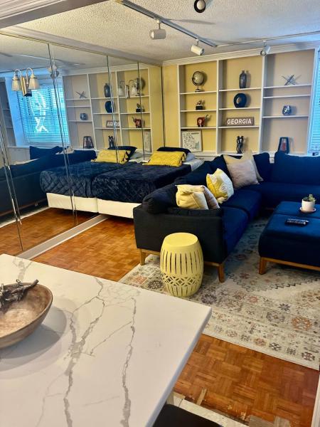 4j Cozy One Bedroom Condo Downtown Hotel District - Atlanta, GA