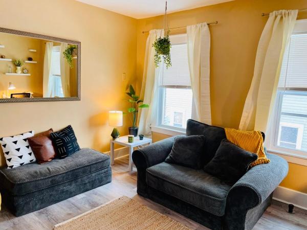 Cozy Corner, Stylish 1bed Near Navy Base! - North Chicago, IL